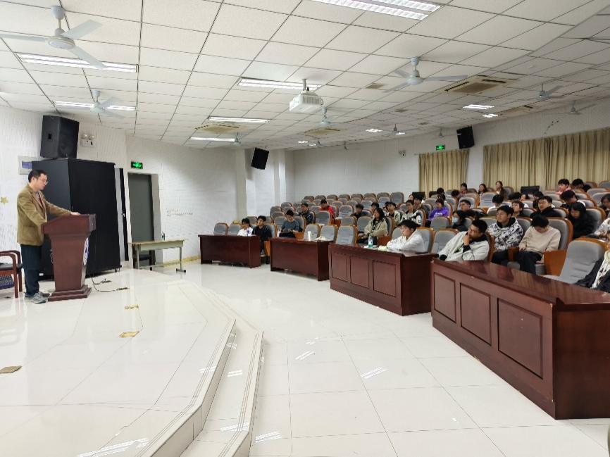 【数苗计划】数学科学学院2025年度学生骨干培养工程拉开帷幕：召开新闻中心成立部署会暨新闻写作培训会