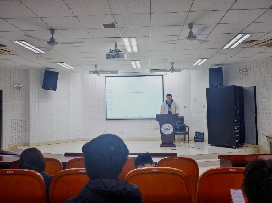 【数苗计划】数学科学学院2025年度学生骨干培养工程拉开帷幕：召开新闻中心成立部署会暨新闻写作培训会